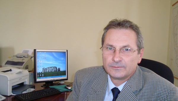 Un protejat al PSD Galați și soția lui au fost menținuți în funcții ...